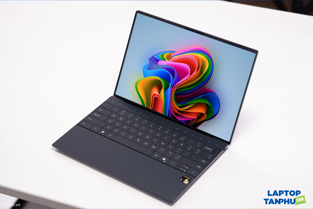 Dell XPS 13 9345U Snapdragon X Elite model hot 2025